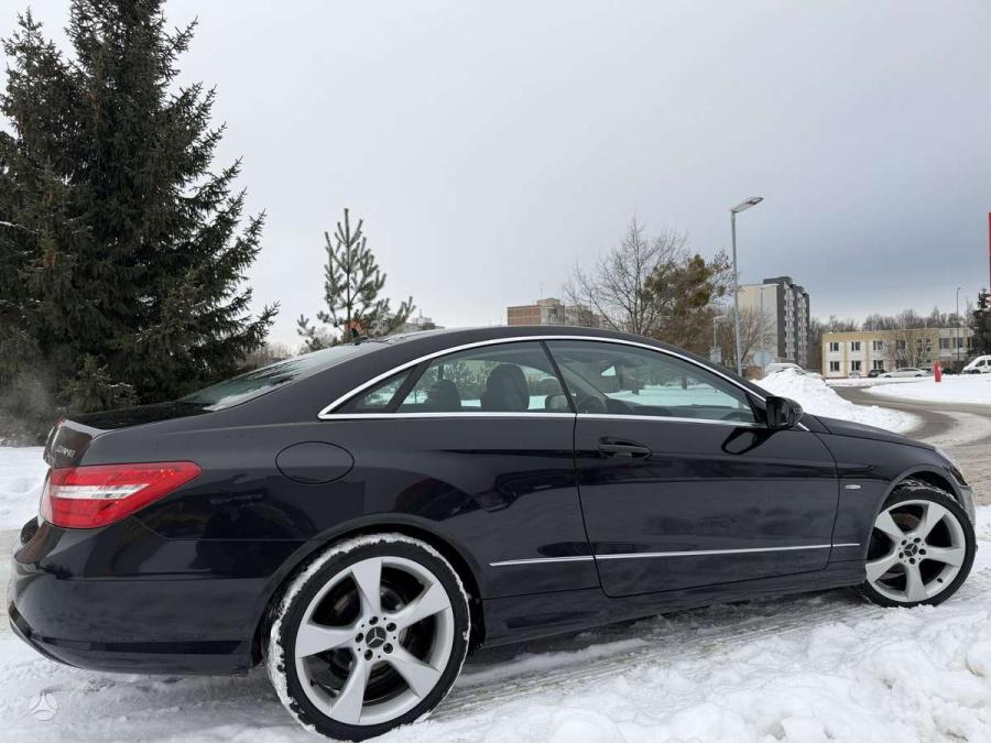 Melns Mercedes-Benz e-250 2009 Kauņa, ar dzinēja tilpumu 2.14 L un nobraukumu 291 tūkst. km par 7000 €, foto 13 vietnē AUTOMOTO.COM.LV