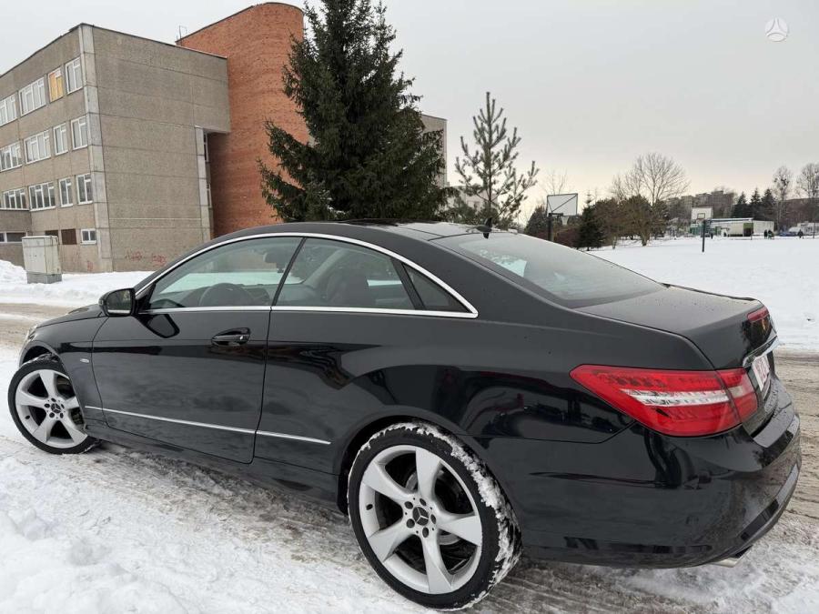 Melns Mercedes-Benz e-250 2009 Kauņa, ar dzinēja tilpumu 2.14 L un nobraukumu 291 tūkst. km par 7000 €, foto 19 vietnē AUTOMOTO.COM.LV