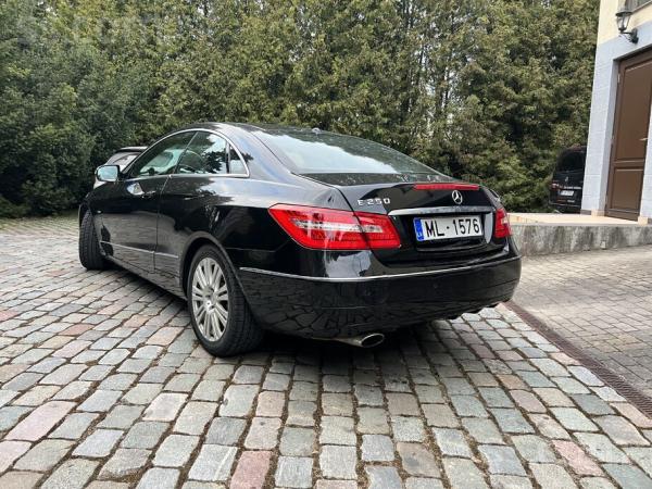 Black Mercedes-Benz e-250 2009 in Riga, with an engine capacity of 2.20 L and mileage of 300 thousand km for 9400 €, photo 3 on AUTOMOTO.COM.LV
