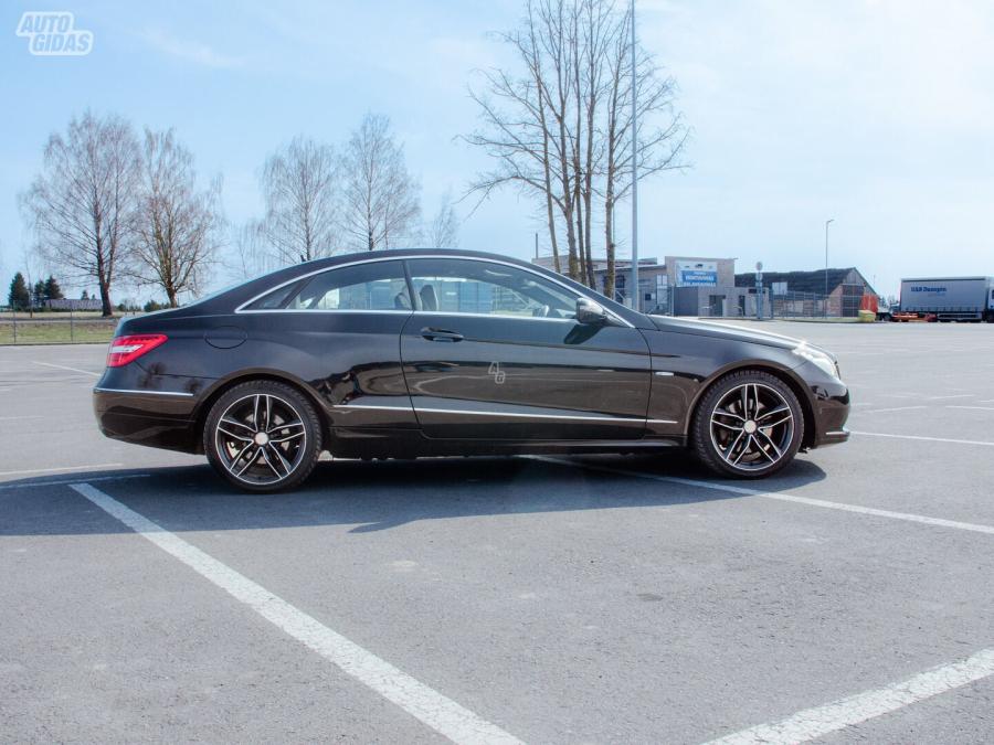 Black Mercedes-Benz e-250 2009 in Raseiniai, with an engine capacity of 2.20 L and mileage of 270 thousand km for 7000 €, photo 9 on AUTOMOTO.COM.LV