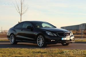 Melns Mercedes-Benz e-250 2009 Liepāja, ar dzinēja tilpumu 2.20 L un nobraukumu 345 tūkst. km par 8995 €, foto  vietnē AUTOMOTO.COM.LV