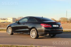 Melns Mercedes-Benz e-250 2009 Liepāja, ar dzinēja tilpumu 2.20 L un nobraukumu 345 tūkst. km par 8995 €, foto 6 vietnē AUTOMOTO.COM.LV