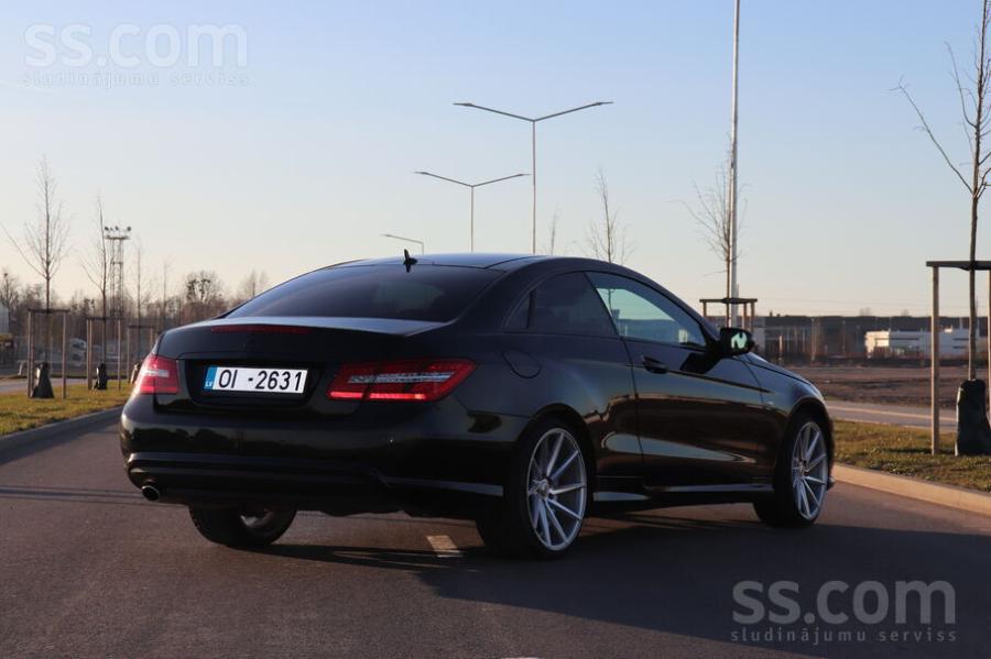 Melns Mercedes-Benz e-250 2009 Liepāja, ar dzinēja tilpumu 2.20 L un nobraukumu 345 tūkst. km par 8995 €, foto 7 vietnē AUTOMOTO.COM.LV