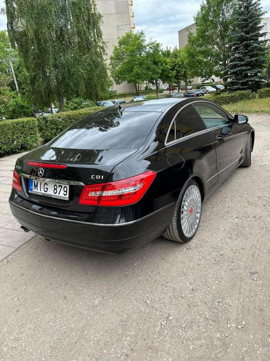 Melns Mercedes-Benz e-250 2009 Kauņa, ar dzinēja tilpumu 2.14 L un nobraukumu 406 tūkst. km par 8000 €, foto 3 vietnē AUTOMOTO.COM.LV