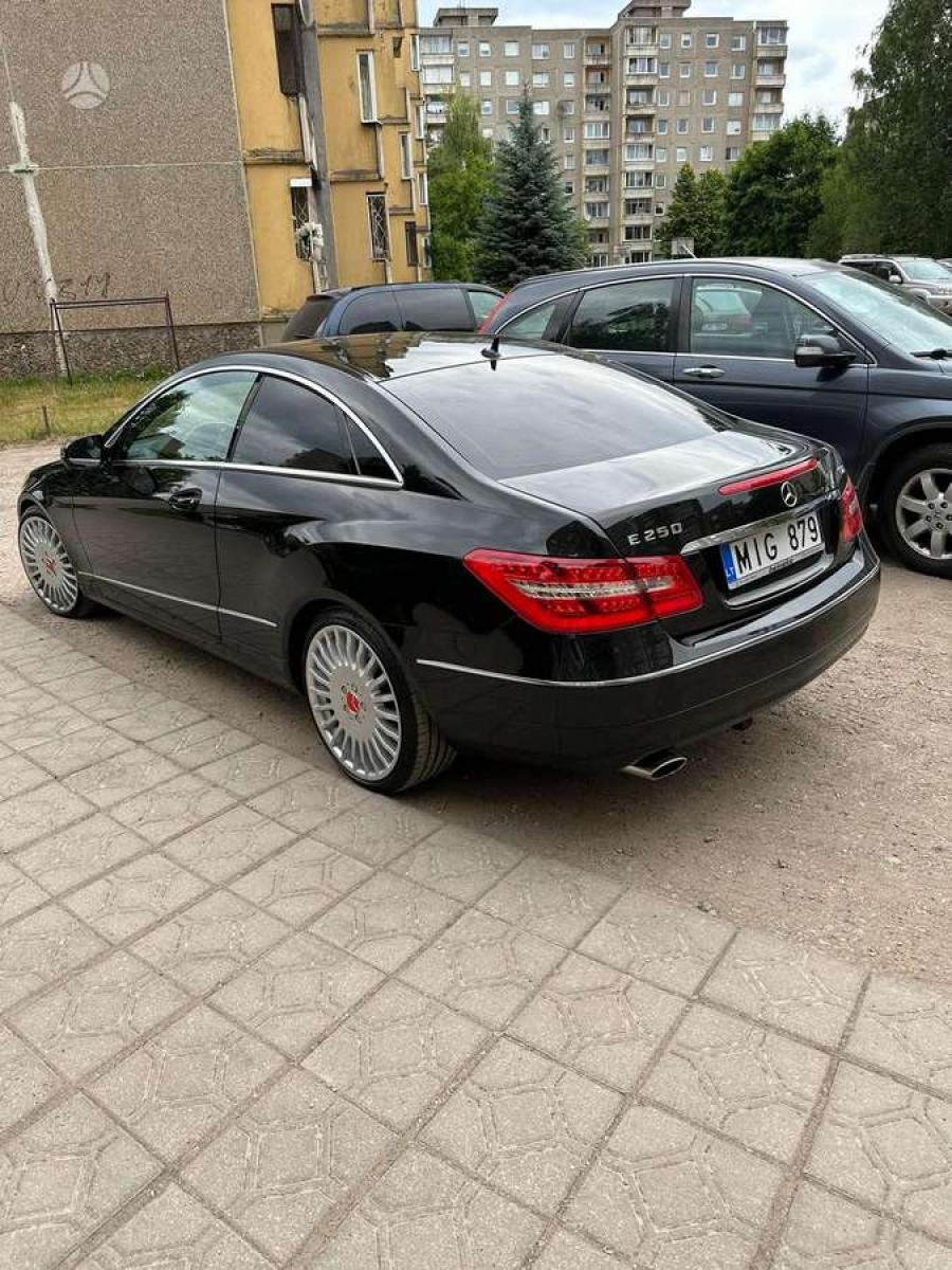 Melns Mercedes-Benz e-250 2009 Kauņa, ar dzinēja tilpumu 2.14 L un nobraukumu 406 tūkst. km par 8000 €, foto 6 vietnē AUTOMOTO.COM.LV