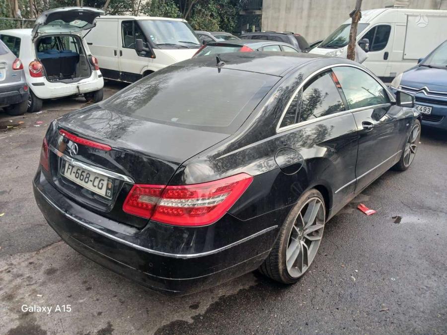 Melns Mercedes-Benz e-250 2010 Tauragė, ar dzinēja tilpumu 0.00 L un nobraukumu 283 tūkst. km par 3900 €, foto 4 vietnē AUTOMOTO.COM.LV