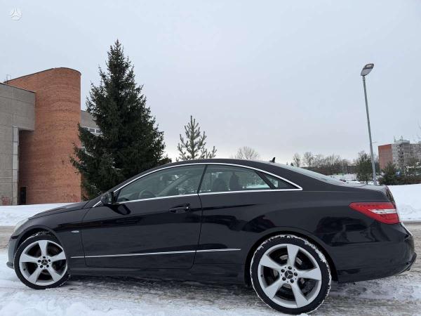 Melns Mercedes-Benz e-250 2010 Kauņa, ar dzinēja tilpumu 2.14 L un nobraukumu 290 tūkst. km par 6950 €, foto 3 vietnē AUTOMOTO.COM.LV