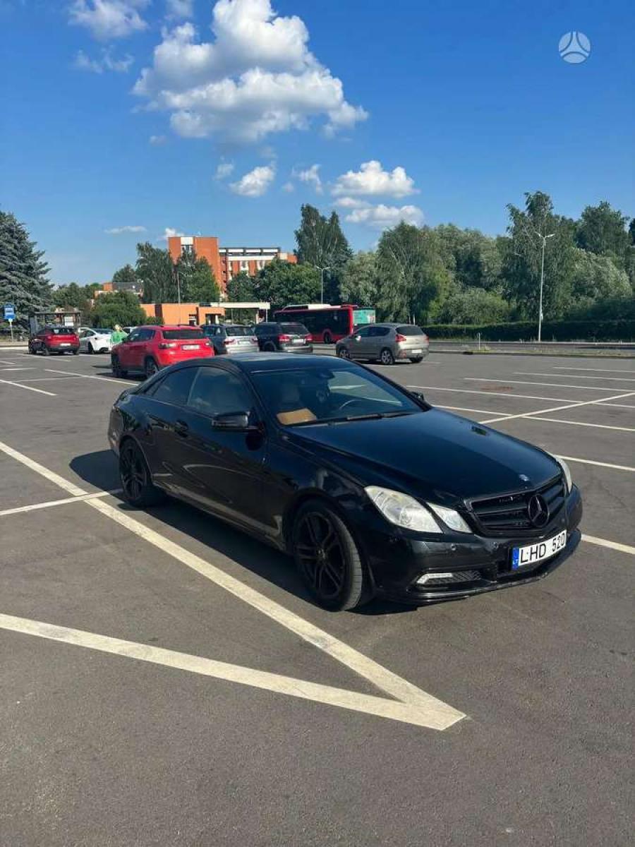 Melns Mercedes-Benz e-250 2010 Kauņa, ar dzinēja tilpumu 2.14 L un nobraukumu 318 tūkst. km par 7500 €, foto 1 vietnē AUTOMOTO.COM.LV