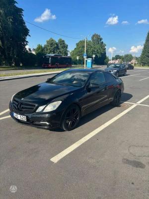 Melns Mercedes-Benz e-250 2010 Kauņa, ar dzinēja tilpumu 2.14 L un nobraukumu 318 tūkst. km par 7500 €, foto 4 vietnē AUTOMOTO.COM.LV