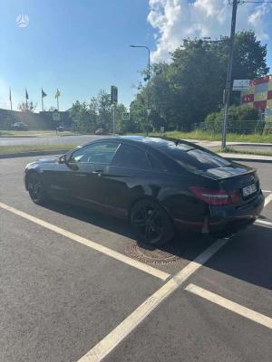 Melns Mercedes-Benz e-250 2010 Kauņa, ar dzinēja tilpumu 2.14 L un nobraukumu 318 tūkst. km par 7500 €, foto 5 vietnē AUTOMOTO.COM.LV