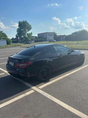 Melns Mercedes-Benz e-250 2010 Kauņa, ar dzinēja tilpumu 2.14 L un nobraukumu 318 tūkst. km par 7500 €, foto 6 vietnē AUTOMOTO.COM.LV