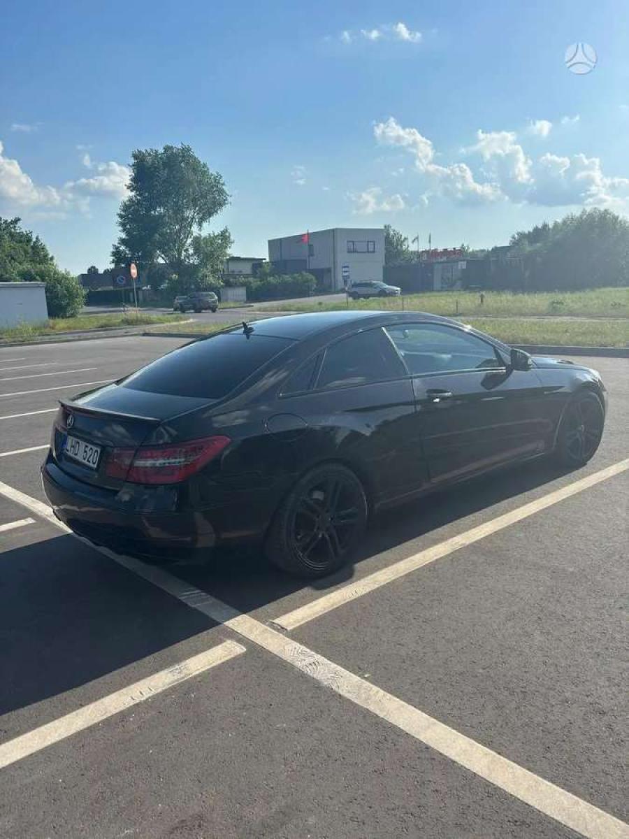 Melns Mercedes-Benz e-250 2010 Kauņa, ar dzinēja tilpumu 2.14 L un nobraukumu 318 tūkst. km par 7500 €, foto 6 vietnē AUTOMOTO.COM.LV