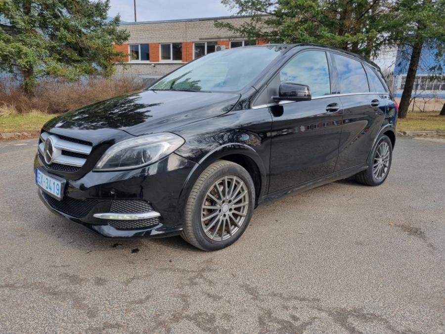 Черный Мерседес E 250 2016 в Рига, объемом двигателя 2.00 л и пробегом 117 тыс. км за 11900 €, фото 1 на AUTOMOTO.COM.LV