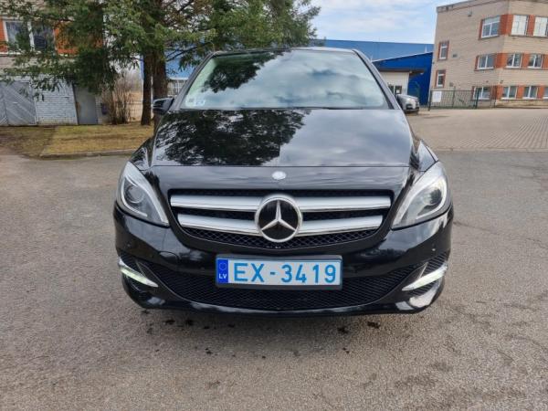 Black Mercedes-Benz e-250 2016 in Riga, with an engine capacity of 2.00 L and mileage of 117 thousand km for 11900 €, photo 2 on AUTOMOTO.COM.LV