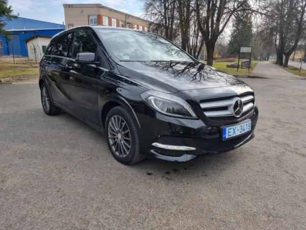 Black Mercedes-Benz e-250 2016 in Riga, with an engine capacity of 2.00 L and mileage of 117 thousand km for 11900 €, photo 3 on AUTOMOTO.COM.LV