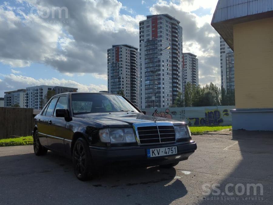 Black Mercedes-Benz e-250 1993 in Riga, with an engine capacity of 2.50 L and mileage of 301 thousand km for 2200 €, photo 1 on AUTOMOTO.COM.LV