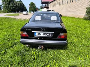 Black Mercedes-Benz e-250 1995 in Balvi, with an engine capacity of 2.50 L and mileage of 321 thousand km for 2990 €, photo 7 on AUTOMOTO.COM.LV