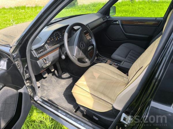 Black Mercedes-Benz e-250 1995 in Balvi, with an engine capacity of 2.50 L and mileage of 321 thousand km for 2990 €, photo 7 on AUTOMOTO.COM.LV