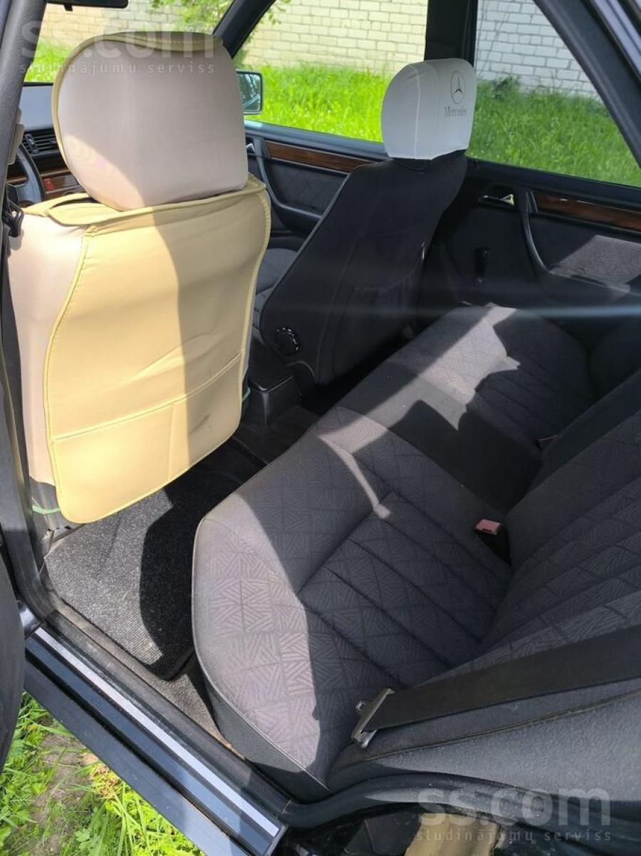 Black Mercedes-Benz e-250 1995 in Balvi, with an engine capacity of 2.50 L and mileage of 321 thousand km for 2990 €, photo 10 on AUTOMOTO.COM.LV