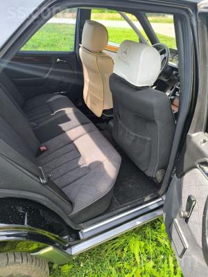 Black Mercedes-Benz e-250 1995 in Balvi, with an engine capacity of 2.50 L and mileage of 321 thousand km for 2990 €, photo 11 on AUTOMOTO.COM.LV