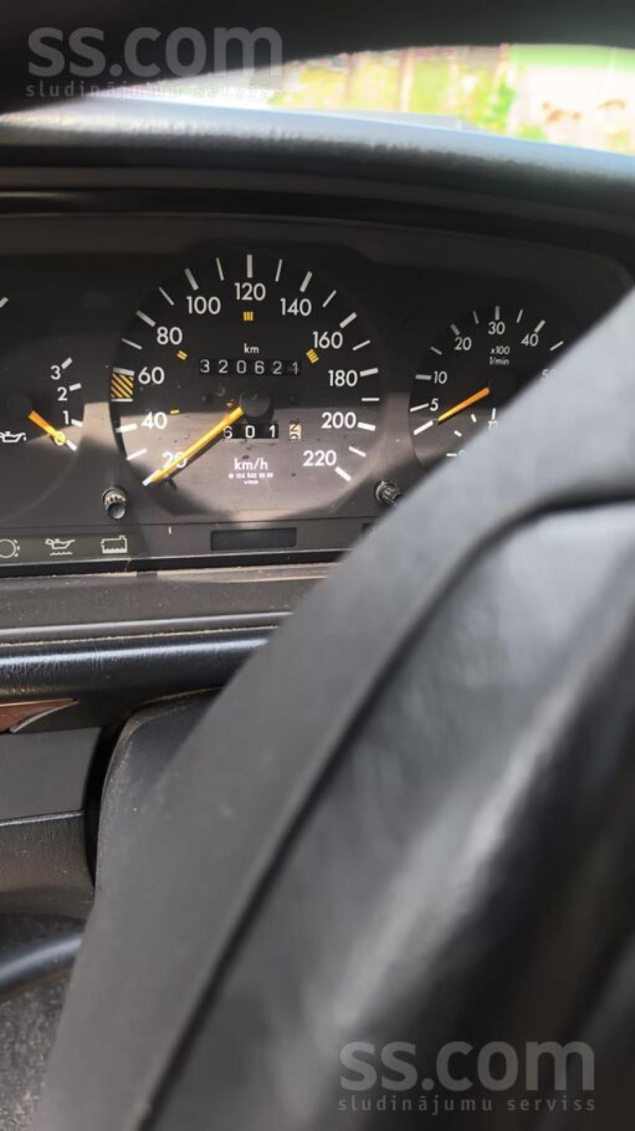 Black Mercedes-Benz e-250 1995 in Balvi, with an engine capacity of 2.50 L and mileage of 321 thousand km for 2990 €, photo 12 on AUTOMOTO.COM.LV