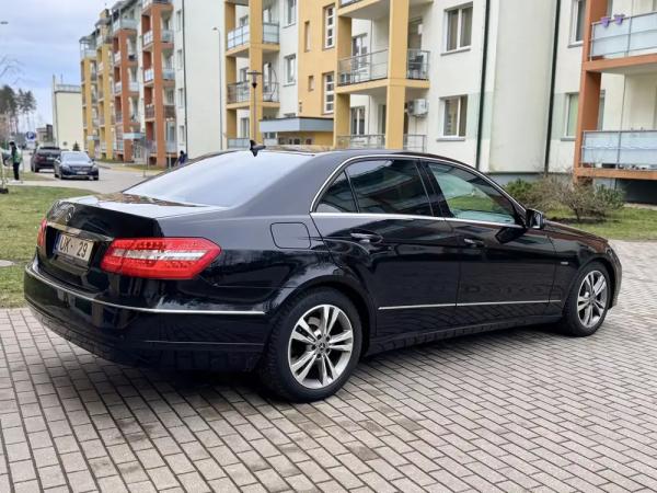 Black Mercedes-Benz e-250 2009 in Riga, with an engine capacity of 2.20 L and mileage of 187 thousand km for 7600 €, photo 4 on AUTOMOTO.COM.LV