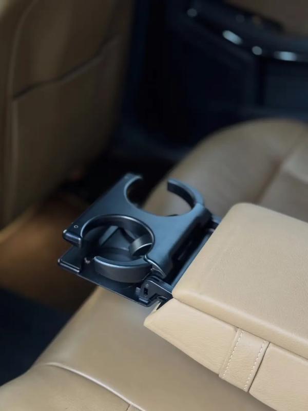 Black Mercedes-Benz e-250 2009 in Riga, with an engine capacity of 2.20 L and mileage of 187 thousand km for 7600 €, photo 6 on AUTOMOTO.COM.LV