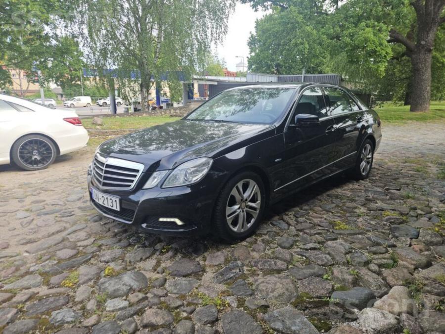 Черный Мерседес E 250 2009 в Цесис, объемом двигателя 2.20 л и пробегом 368 тыс. км за 6750 €, фото 1 на AUTOMOTO.COM.LV