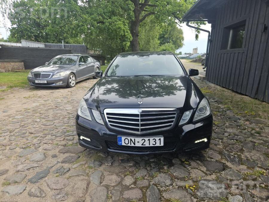 Черный Мерседес E 250 2009 в Цесис, объемом двигателя 2.20 л и пробегом 368 тыс. км за 6750 €, фото 3 на AUTOMOTO.COM.LV