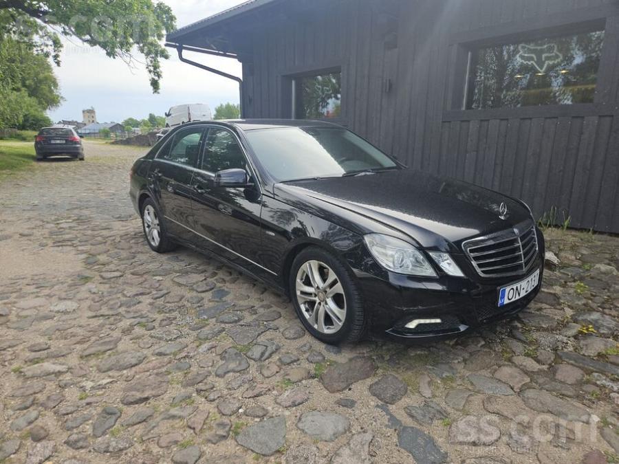 Черный Мерседес E 250 2009 в Цесис, объемом двигателя 2.20 л и пробегом 368 тыс. км за 6750 €, фото 4 на AUTOMOTO.COM.LV