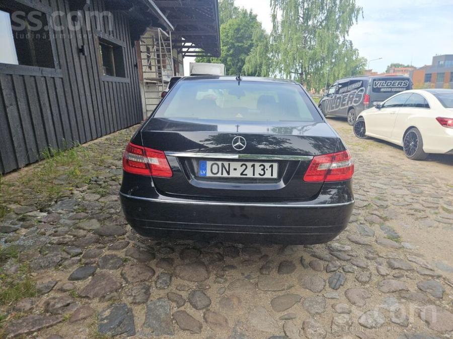 Черный Мерседес E 250 2009 в Цесис, объемом двигателя 2.20 л и пробегом 368 тыс. км за 6750 €, фото 7 на AUTOMOTO.COM.LV