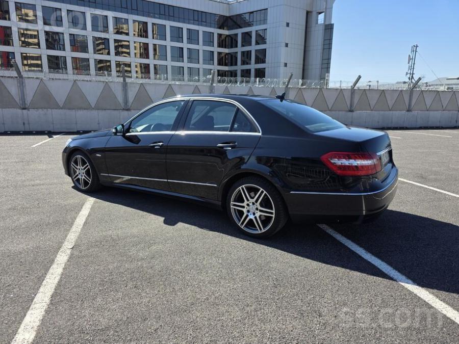 Black Mercedes-Benz e-250 2010 in Riga, with an engine capacity of 2.20 L and mileage of 281 thousand km for 9700 €, photo 6 on AUTOMOTO.COM.LV