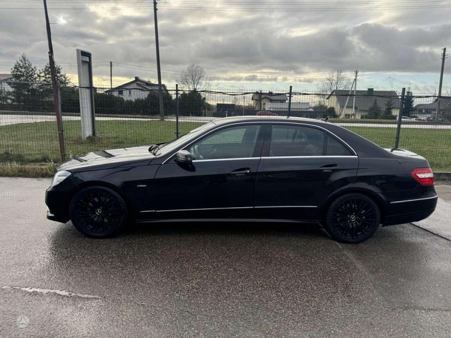 Melns Mercedes-Benz e-250 2010 Kauņa, ar dzinēja tilpumu 2.20 L un nobraukumu 356 tūkst. km par 5500 €, foto 3 vietnē AUTOMOTO.COM.LV