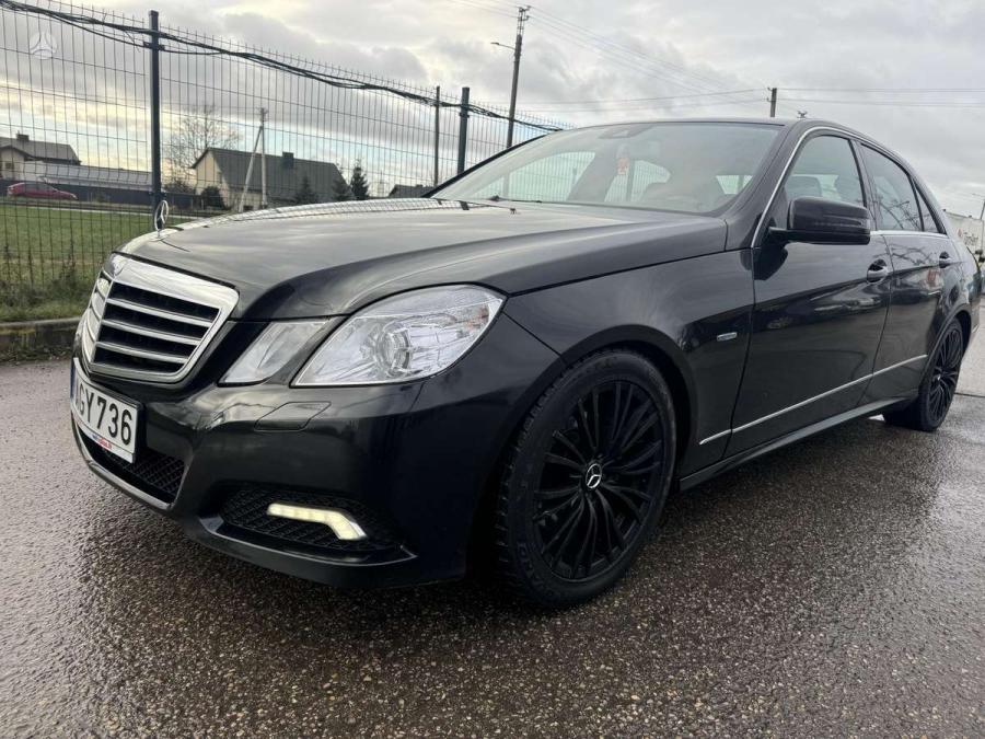 Melns Mercedes-Benz e-250 2010 Kauņa, ar dzinēja tilpumu 2.20 L un nobraukumu 356 tūkst. km par 4800 €, foto 4 vietnē AUTOMOTO.COM.LV