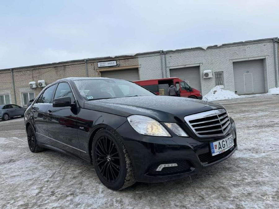 Black Mercedes-Benz e-250 2010 in Kaunas, with an engine capacity of 2.14 L and mileage of 356 thousand km for 5850 €, photo 2 on AUTOMOTO.COM.LV