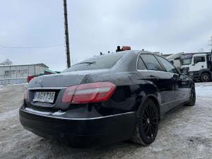 Black Mercedes-Benz e-250 2010 in Kaunas, with an engine capacity of 2.14 L and mileage of 356 thousand km for 5850 €, photo 4 on AUTOMOTO.COM.LV