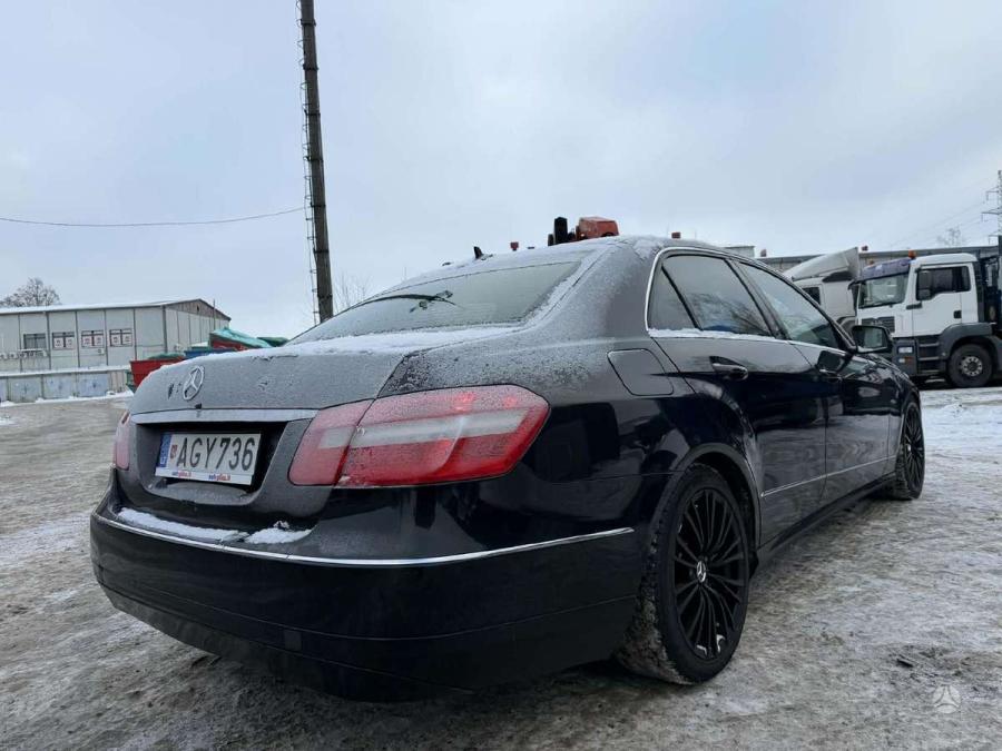 Black Mercedes-Benz e-250 2010 in Kaunas, with an engine capacity of 2.14 L and mileage of 356 thousand km for 5850 €, photo 4 on AUTOMOTO.COM.LV