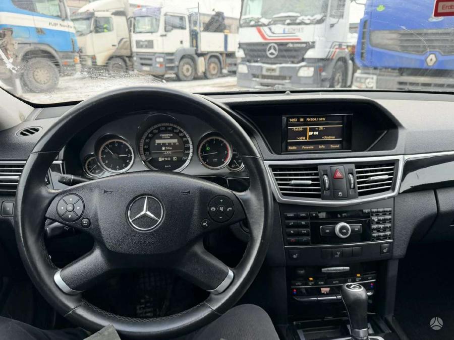Black Mercedes-Benz e-250 2010 in Kaunas, with an engine capacity of 2.14 L and mileage of 356 thousand km for 5850 €, photo 5 on AUTOMOTO.COM.LV