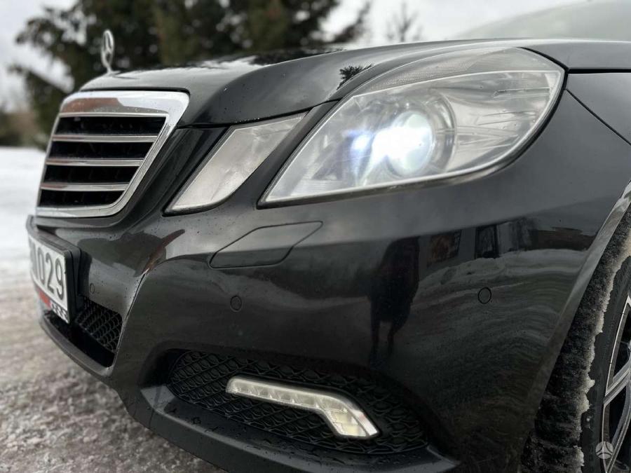 Black Mercedes-Benz e-250 2010 in Kaunas, with an engine capacity of 2.14 L and mileage of 343 thousand km for 6000 €, photo 5 on AUTOMOTO.COM.LV