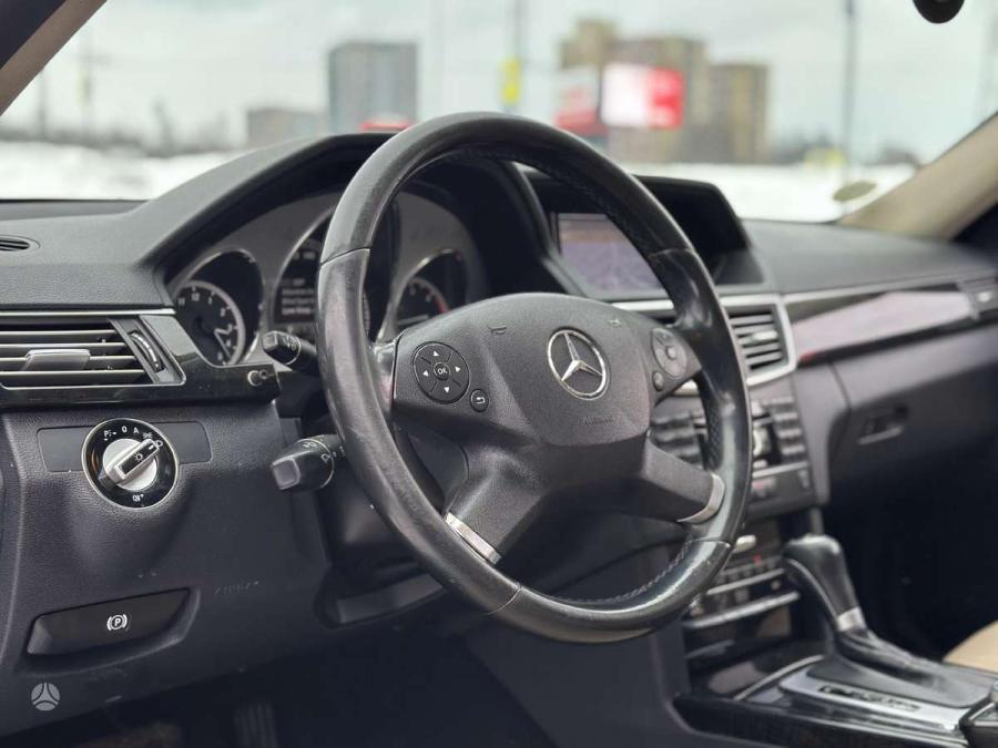 Black Mercedes-Benz e-250 2010 in Kaunas, with an engine capacity of 2.14 L and mileage of 343 thousand km for 6000 €, photo 13 on AUTOMOTO.COM.LV