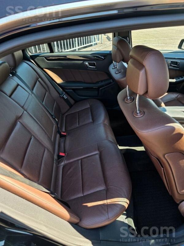 Black Mercedes-Benz e-250 2010 in Riga, with an engine capacity of 2.20 L and mileage of 294 thousand km for 7700 €, photo 3 on AUTOMOTO.COM.LV