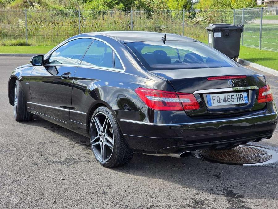 Black Mercedes-Benz e-250 2010 in Telschi, with an engine capacity of 2.20 L and mileage of 272 thousand km for 6700 €, photo 4 on AUTOMOTO.COM.LV