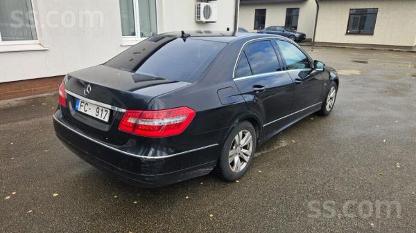 Черный Мерседес E 250 2011 в Рига, объемом двигателя 2.20 л и пробегом 439 тыс. км за 6000 €, фото 6 на AUTOMOTO.COM.LV
