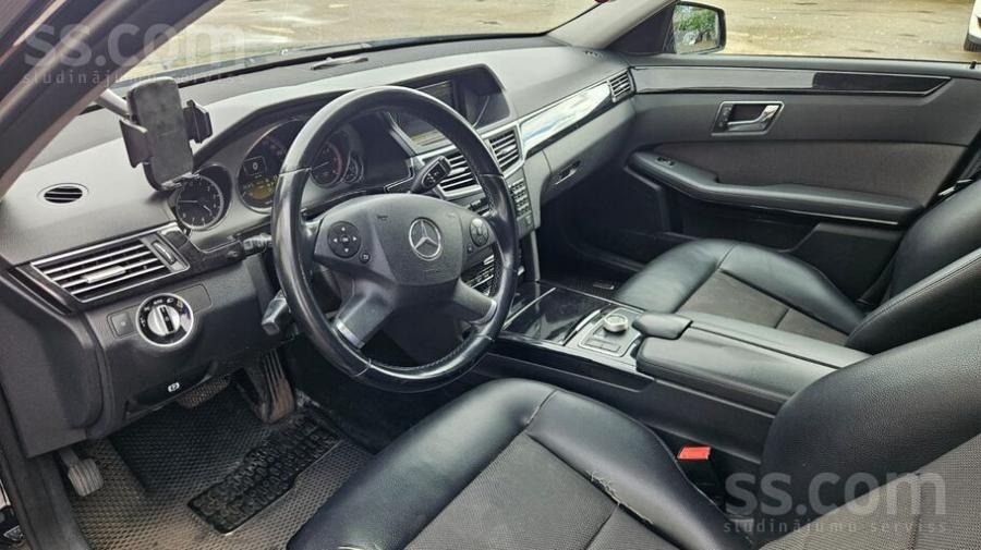 Black Mercedes-Benz e-250 2011 in Riga, with an engine capacity of 2.20 L and mileage of 439 thousand km for 6000 €, photo 4 on AUTOMOTO.COM.LV