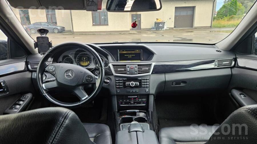 Black Mercedes-Benz e-250 2011 in Riga, with an engine capacity of 2.20 L and mileage of 439 thousand km for 6000 €, photo 5 on AUTOMOTO.COM.LV