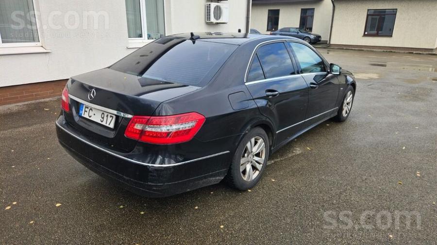 Black Mercedes-Benz e-250 2011 in Riga, with an engine capacity of 2.20 L and mileage of 439 thousand km for 6000 €, photo 7 on AUTOMOTO.COM.LV