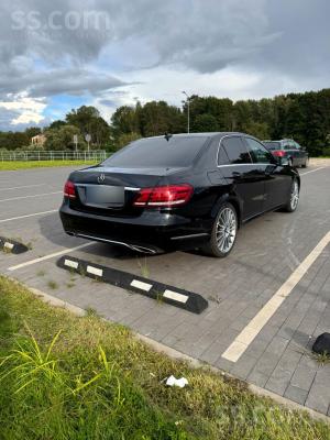 Black Mercedes-Benz e-250 2017 in Riga, with an engine capacity of 2.10 L and mileage of 288 thousand km for 10000 €, photo 4 on AUTOMOTO.COM.LV