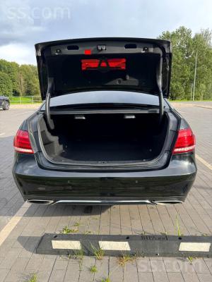 Black Mercedes-Benz e-250 2017 in Riga, with an engine capacity of 2.10 L and mileage of 288 thousand km for 10000 €, photo 9 on AUTOMOTO.COM.LV