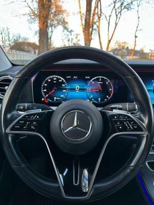 Black Mercedes-Benz e-250 2020 in Taurage, with an engine capacity of 2.00 L and mileage of 296 thousand km for 20500 €, photo 3 on AUTOMOTO.COM.LV