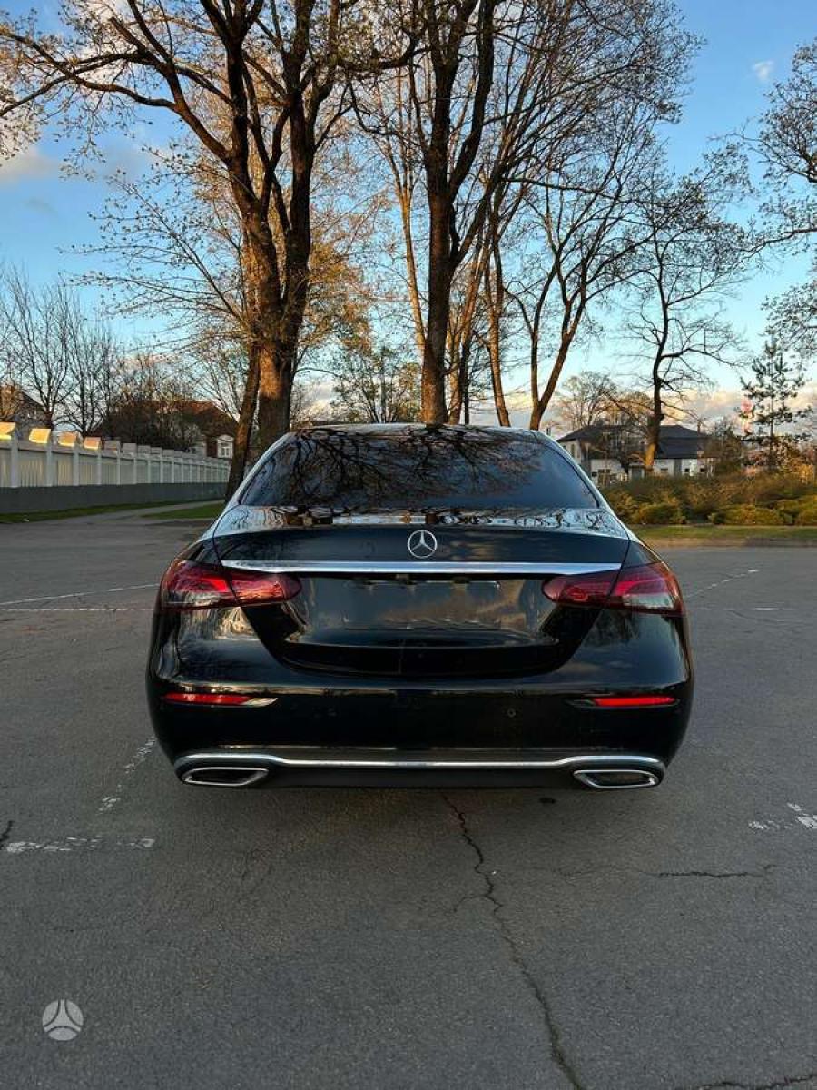 Black Mercedes-Benz e-250 2020 in Taurage, with an engine capacity of 2.00 L and mileage of 296 thousand km for 20500 €, photo 4 on AUTOMOTO.COM.LV